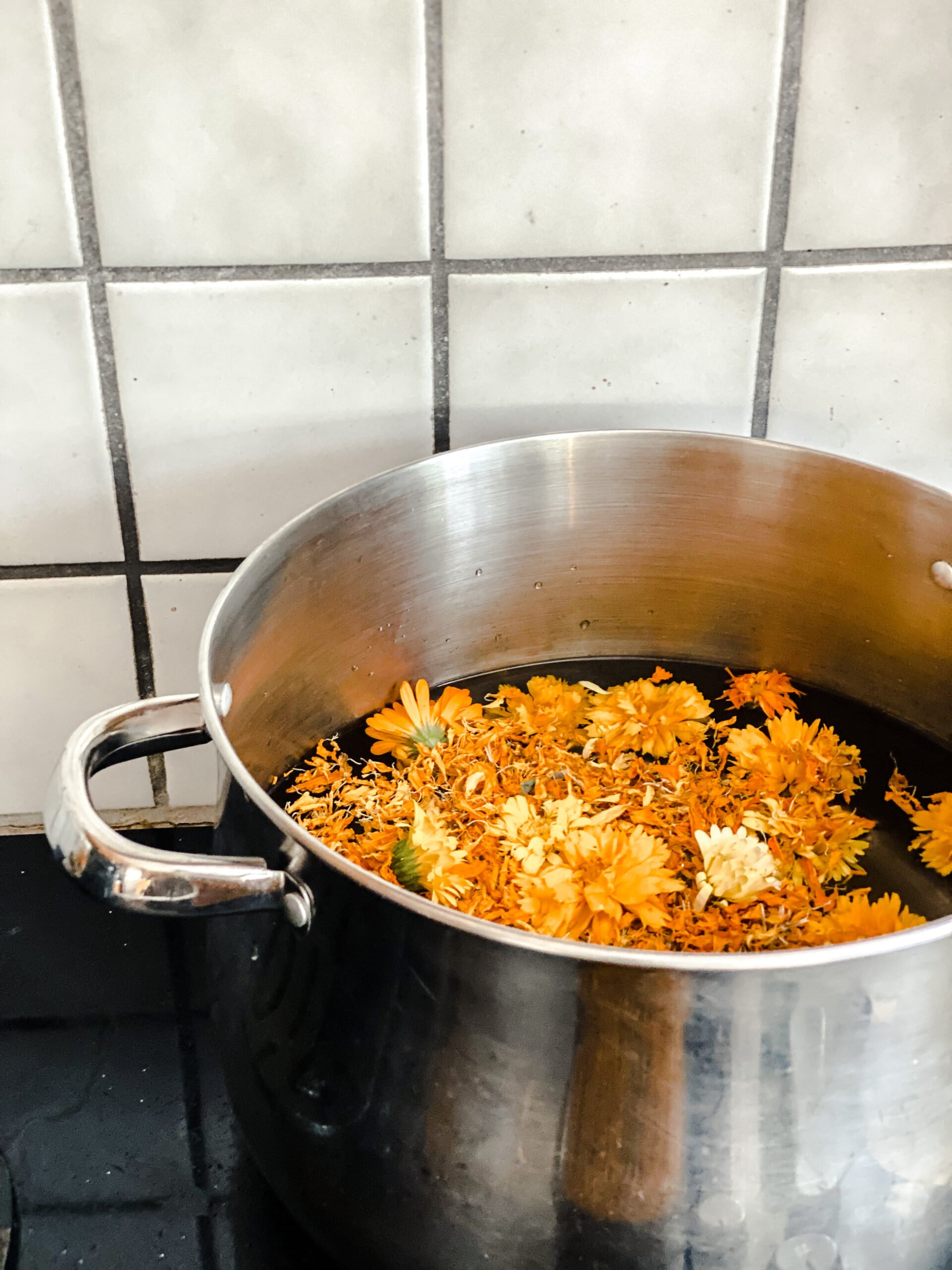 How to use Calendula Flowers to Dye Fabric (DIY Natural Dye) - A Farm ...